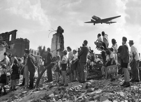 The Cold War : Causes, Key Events, and Consequences - eSikhya